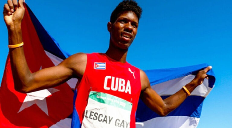 The jumper Lester Lescay leaves the Cuban delegation in Belgrade ...