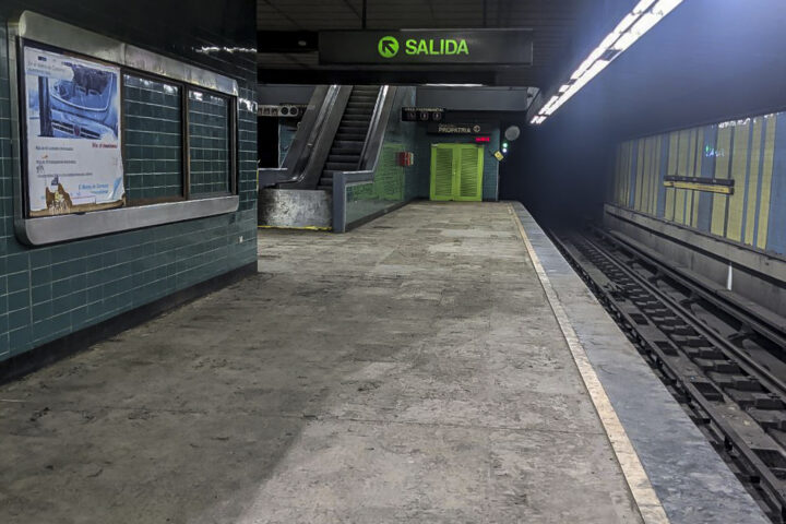 The Caracas Metro celebrated 40 years with 70% of its trains ...