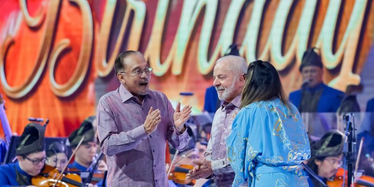 Lula turns 80 and becomes the first octogenarian in office - Latin ...