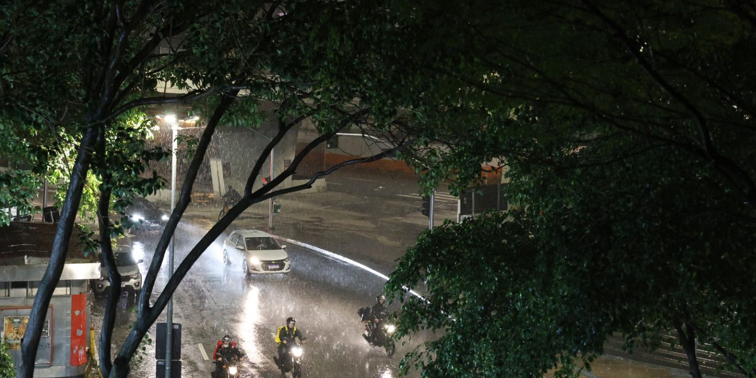 Rains leave São Paulo in a state of attention; 31 thousand are left ...