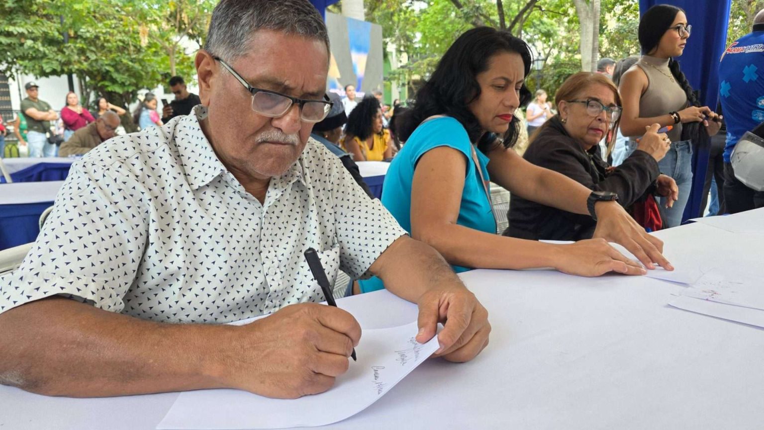 Pueblo sends letters of support to President Maduro and the first lady ...